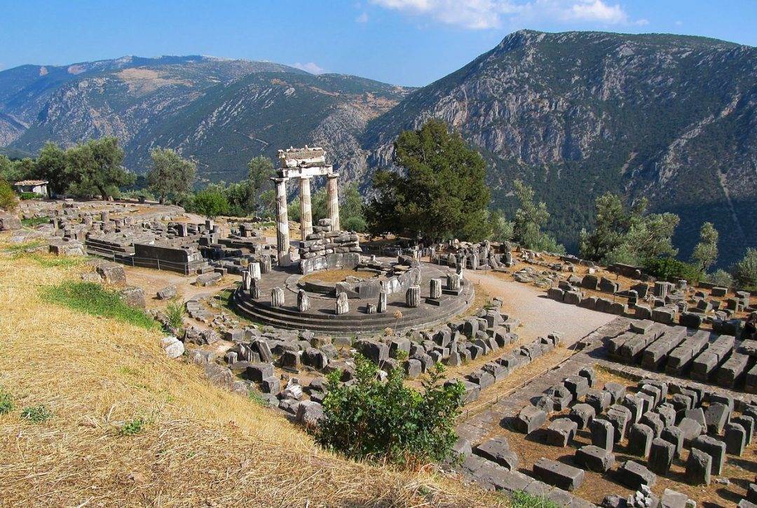 A Greece Road Trip - best itineraries for exploring Greece by car