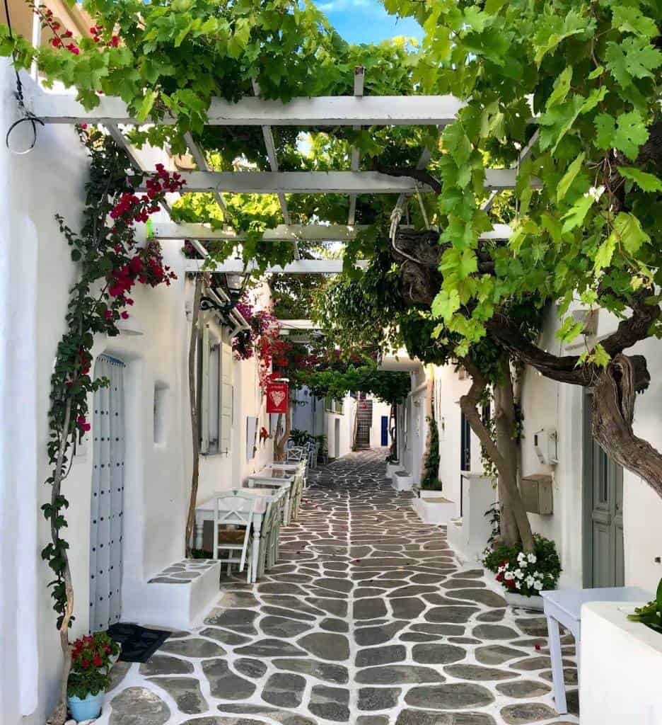 A COMPLETE GUIDE TO NAOUSSA, PAROS - THE COOL COSMPOLITAN CAPITAL OF ...