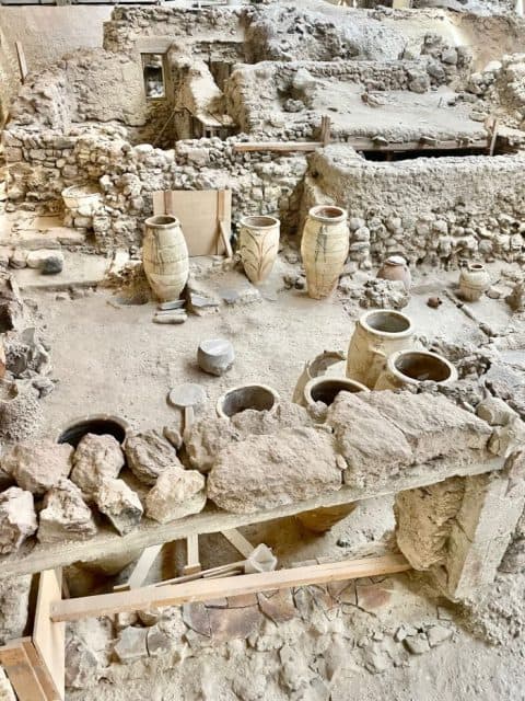 A COMPLETE GUIDE TO AKROTIRI ARCHAEOLOGY SITE