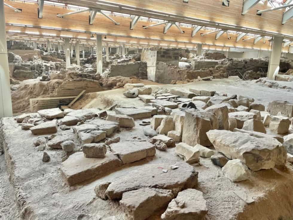 A COMPLETE GUIDE TO AKROTIRI ARCHAEOLOGY SITE
