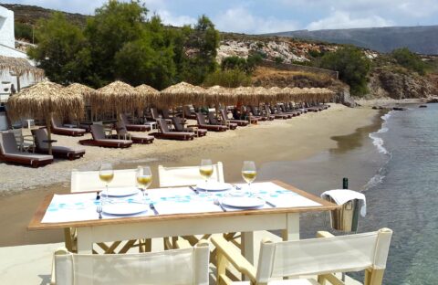 WHERE TO HANG OUT AT A GREAT PAROS BEACH CLUB